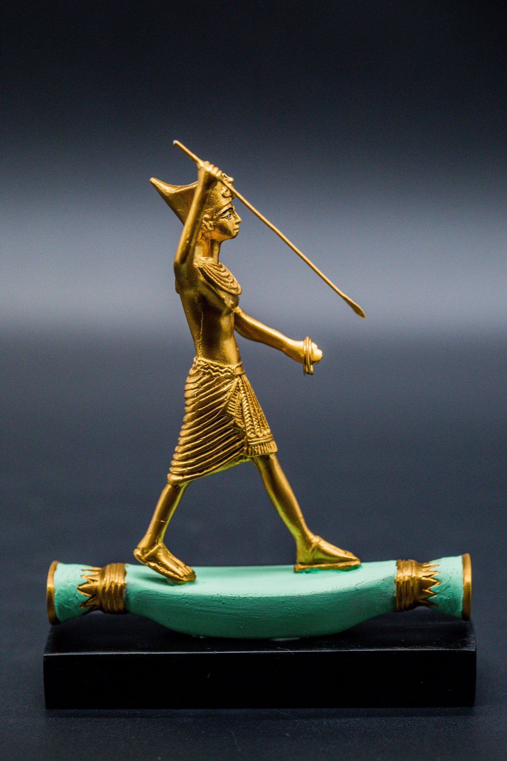 Statue of Egyptian King Tut Unique and Iconic Statue of Egyptian King ...