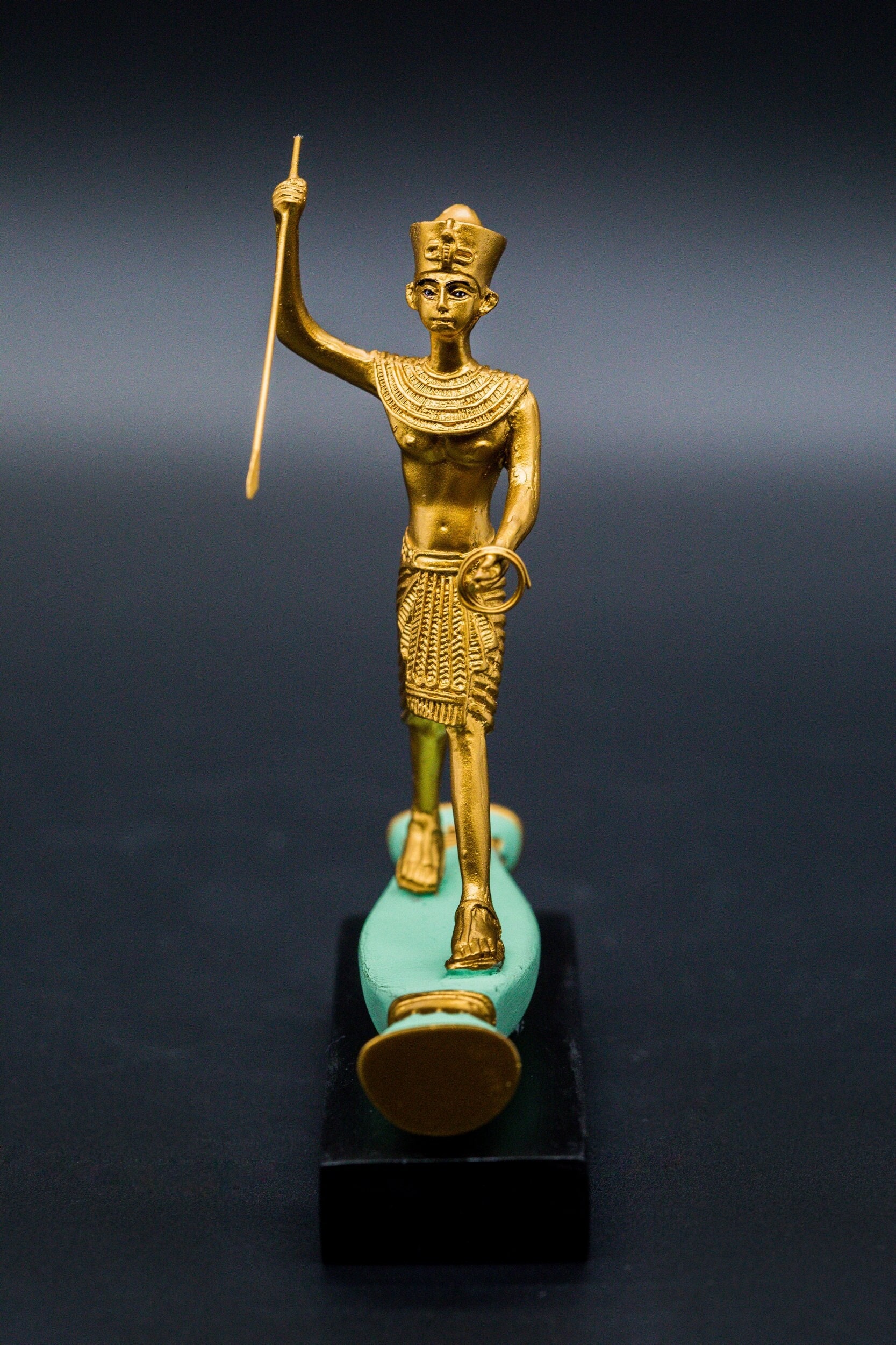Statue of Egyptian King Tut Unique and Iconic Statue of Egyptian King ...