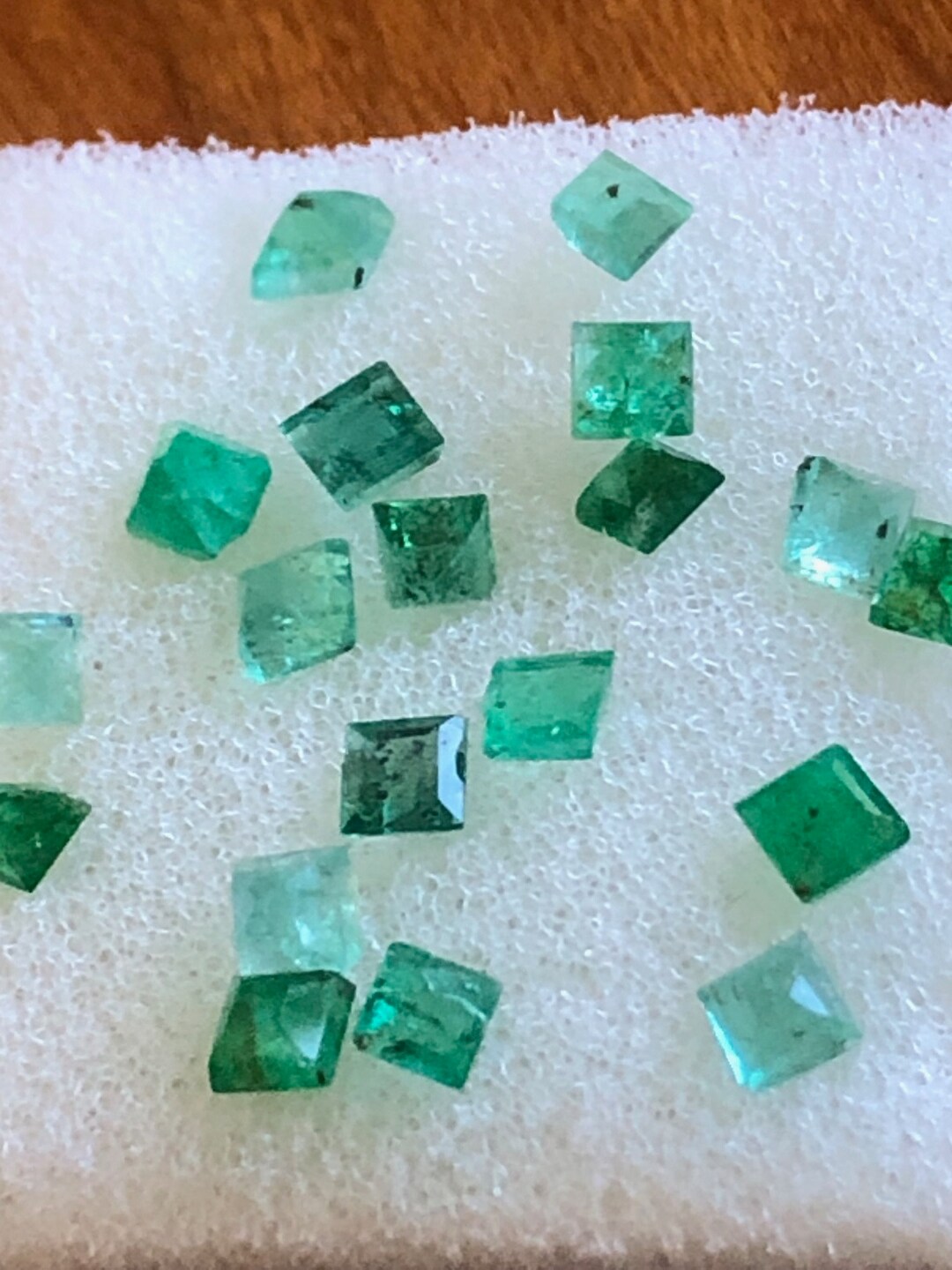 Lot Zambian Emeralds, 19 Pieces, Square Cut 2.4 X 2.3 X 1.8 Mm, 1.52 ...