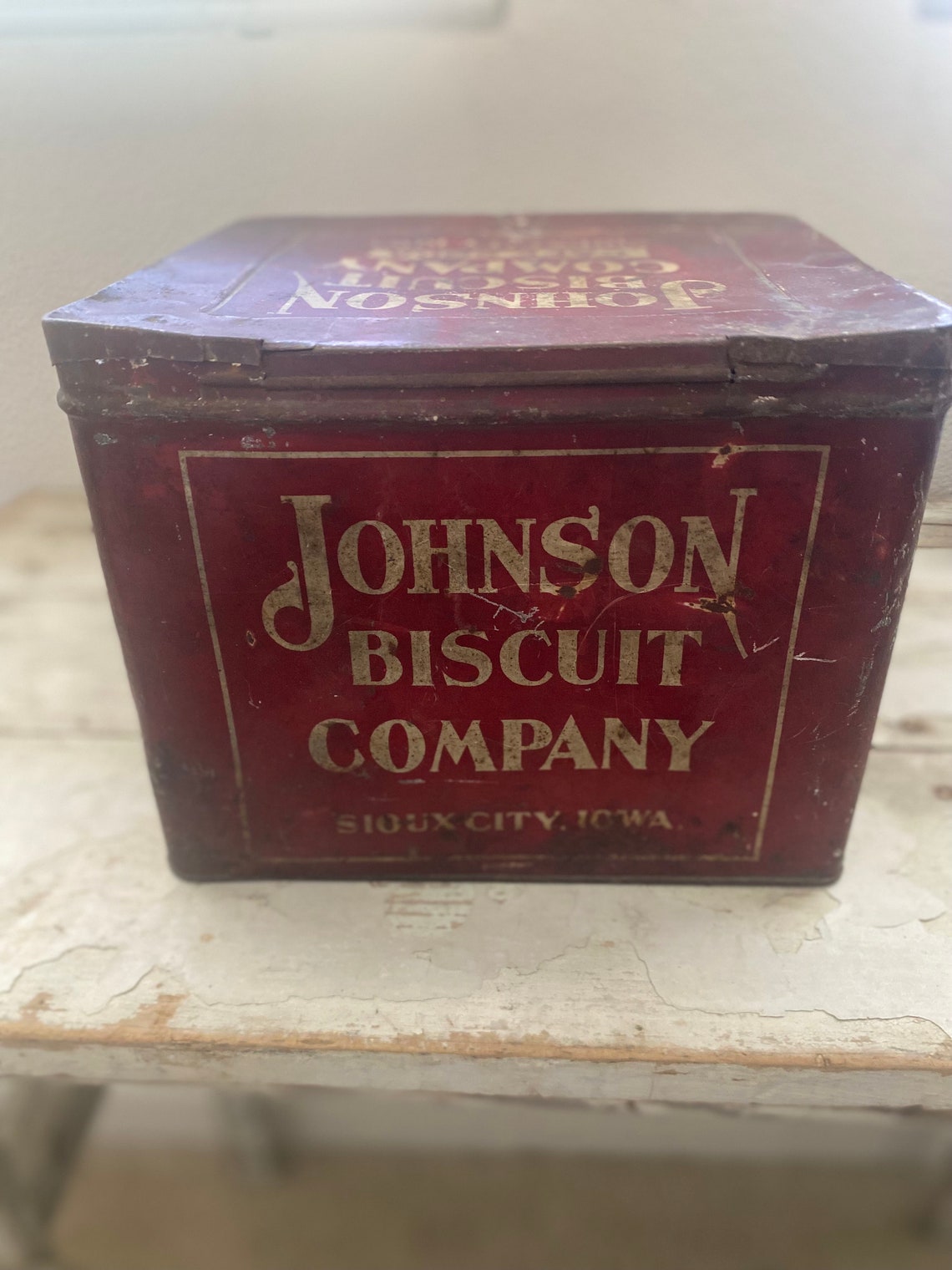 Antique JOHNSON BISCUIT COMPANY Cafe Soda Sioux City, Iowa Cracker Tin ...