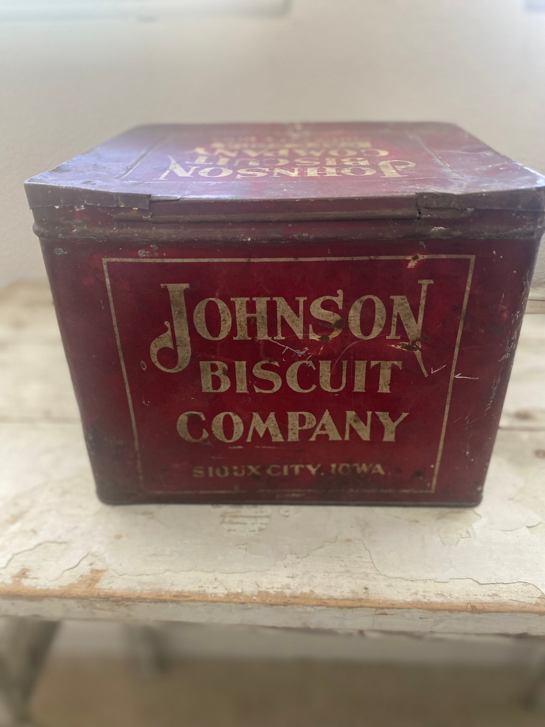 Antique JOHNSON BISCUIT COMPANY Cafe Soda Sioux City, Iowa Cracker Tin ...