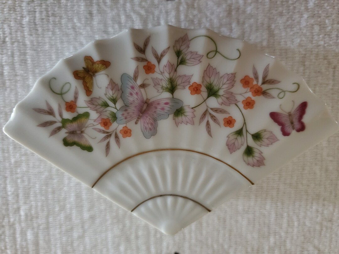 Avon Hand Crafted Porcelain Vintage Fan Shape Trinket Box W/lid - Etsy