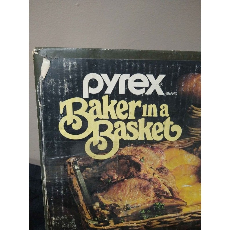 Pyrex Baker in a Basket Glass Casserole Dish and Wooden Serving Basket ...
