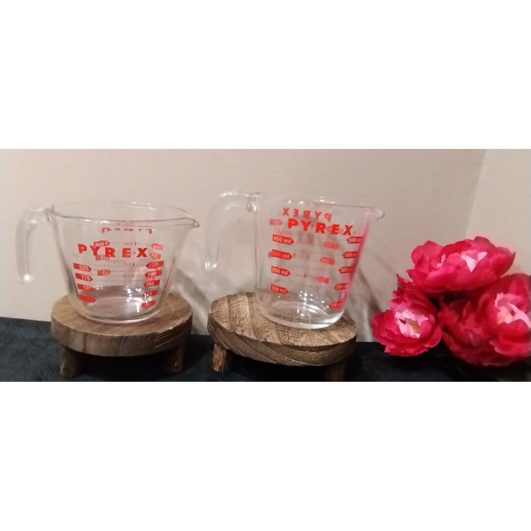 2 Vintage PYREX Measuring Cups 8oz & 16 Oz - Etsy