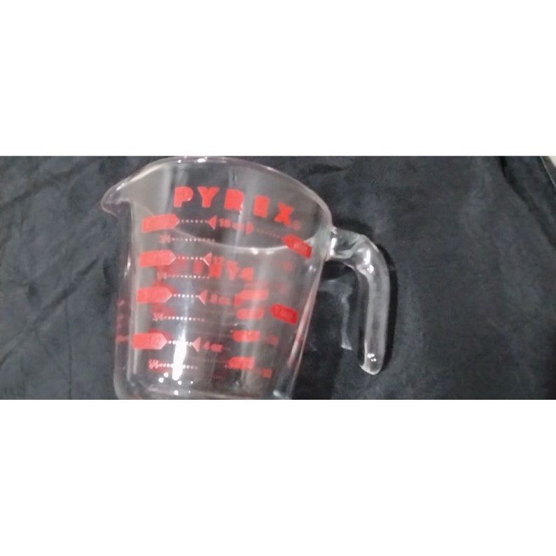 2 Vintage PYREX Measuring Cups 8oz & 16 Oz - Etsy