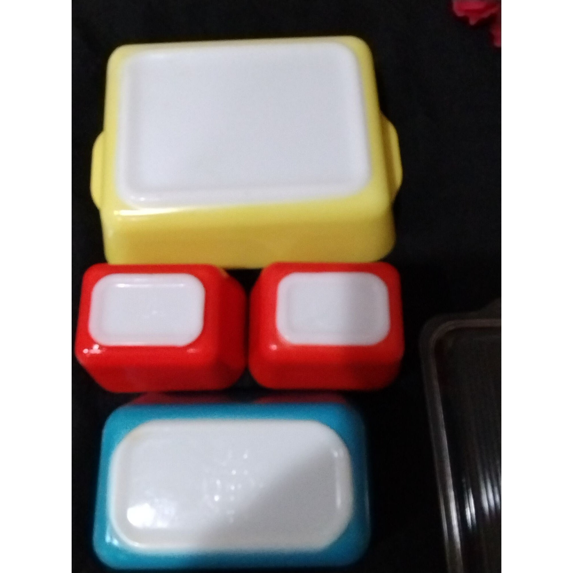 Vintage PYREX 8 Piece 'fridgies' Fridge Set in Primary Colors With Lids ...