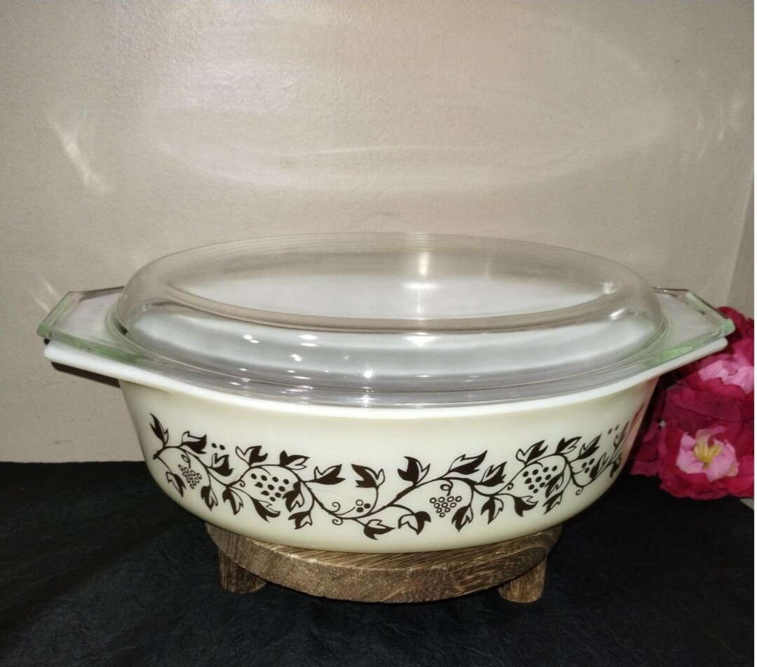 Vintage PYREX Golden Grapes Grapevine #045 Promotional Casserole Dish ...
