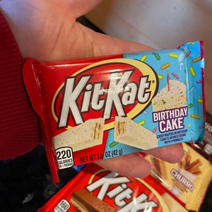 Kit Kat Lovers Bundle Kitkat Gift Set Chocolate Frosted Donut, Lemon ...