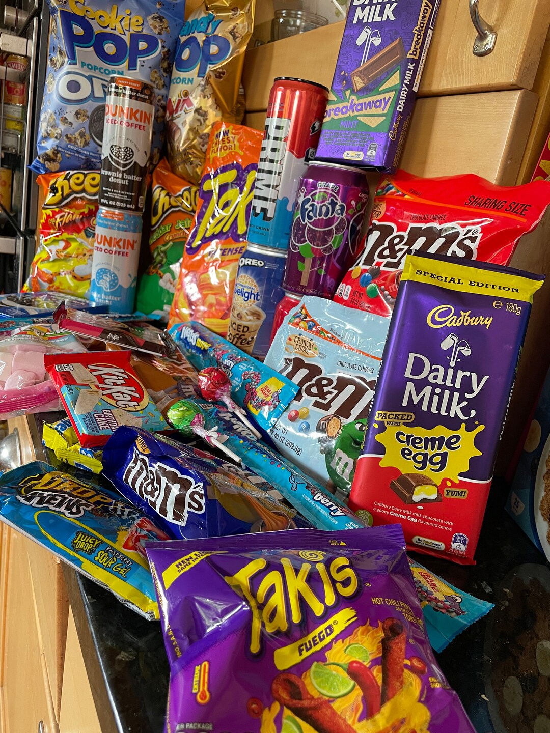 Snack Bundle Munchie Mystery Box Cheetos Oreo Dunkin Takis Rap Snacks M ...