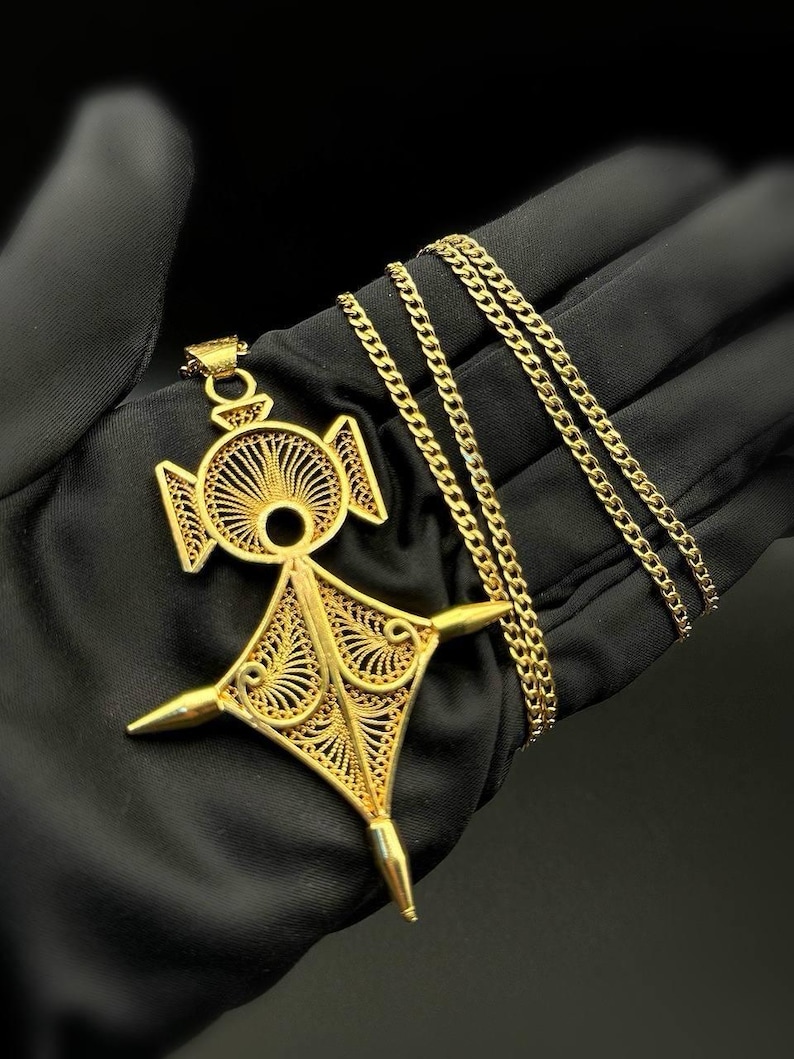 17k Solid Yellow Gold Filigree Africa Cross Pendant & 28 Curb Chain 2 ...