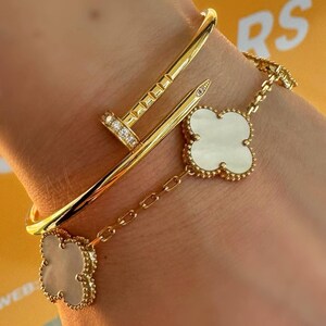 18k Yellow Gold Van Cleef Alhambra Style White Mother of Pearl 5 Motifs ...