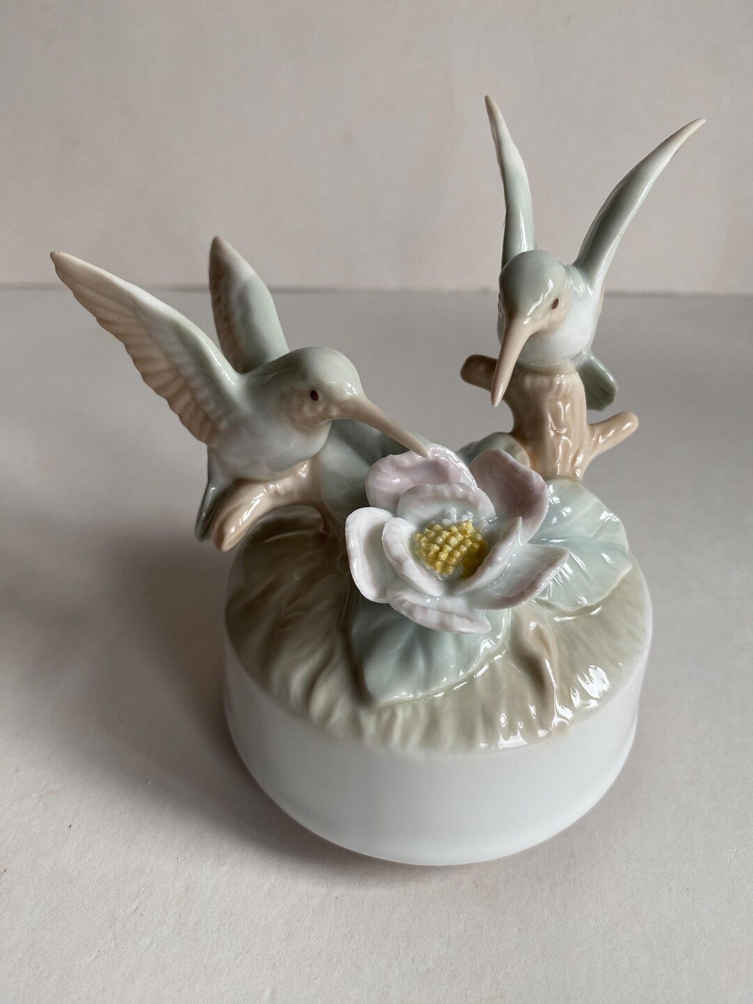 Vintage Porcelain Hummingbirds Music Box Figurine - Etsy