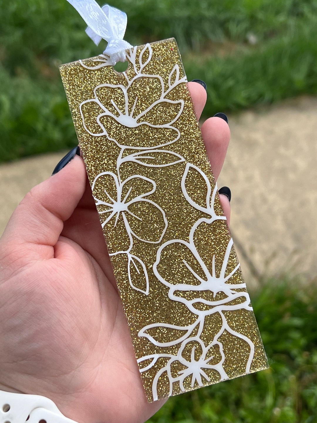 CUSTOM BOOKMARK Flower Outline With Glitter Background - Etsy