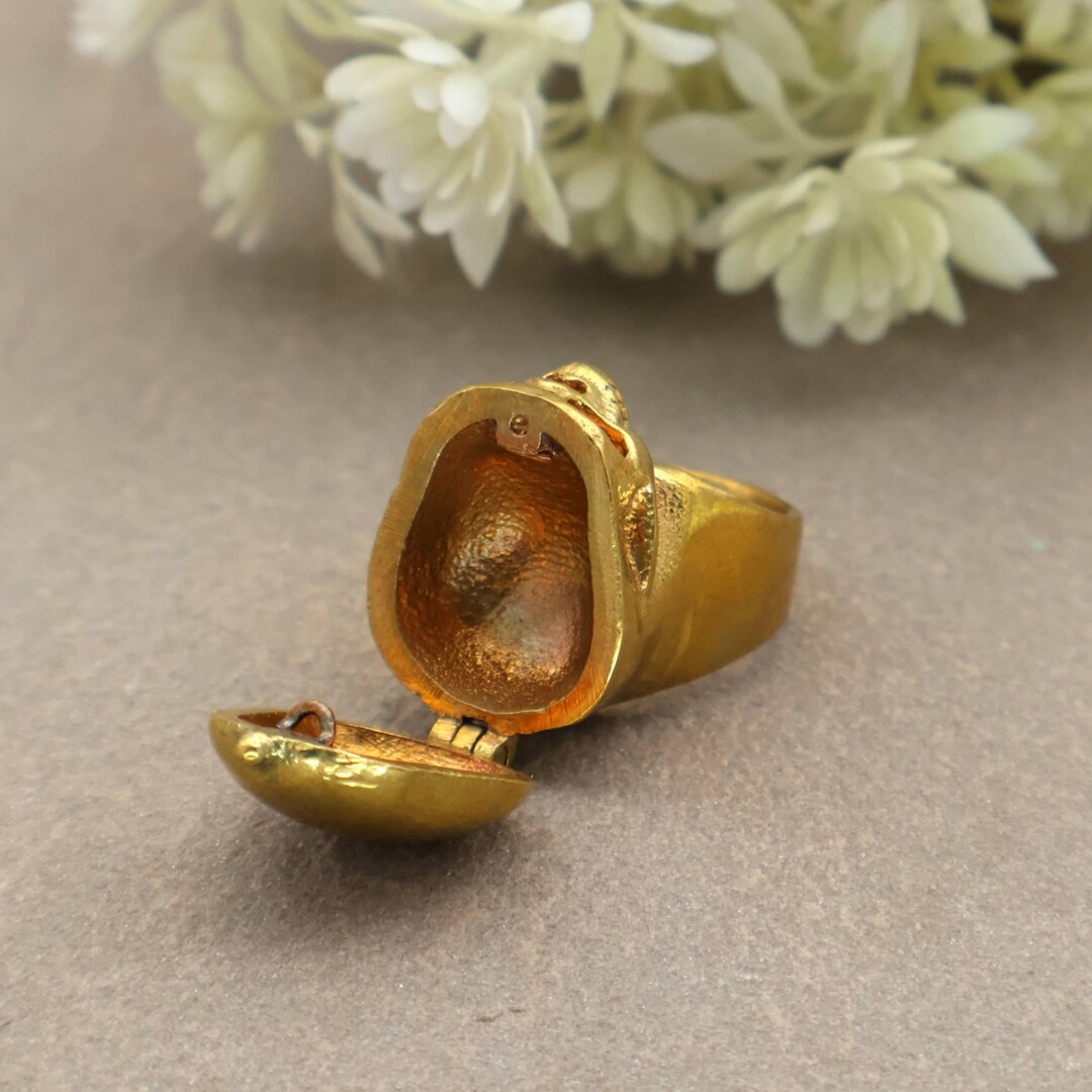 Skull Locket Ring: Vintage Brass Gothic Secret Compartment - Etsy