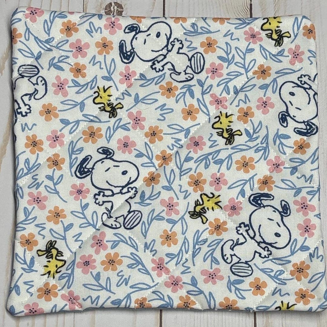 Snoopy Potholders: Cotton Fabric Hot Pads, Peanuts Kitchen Decor (set ...