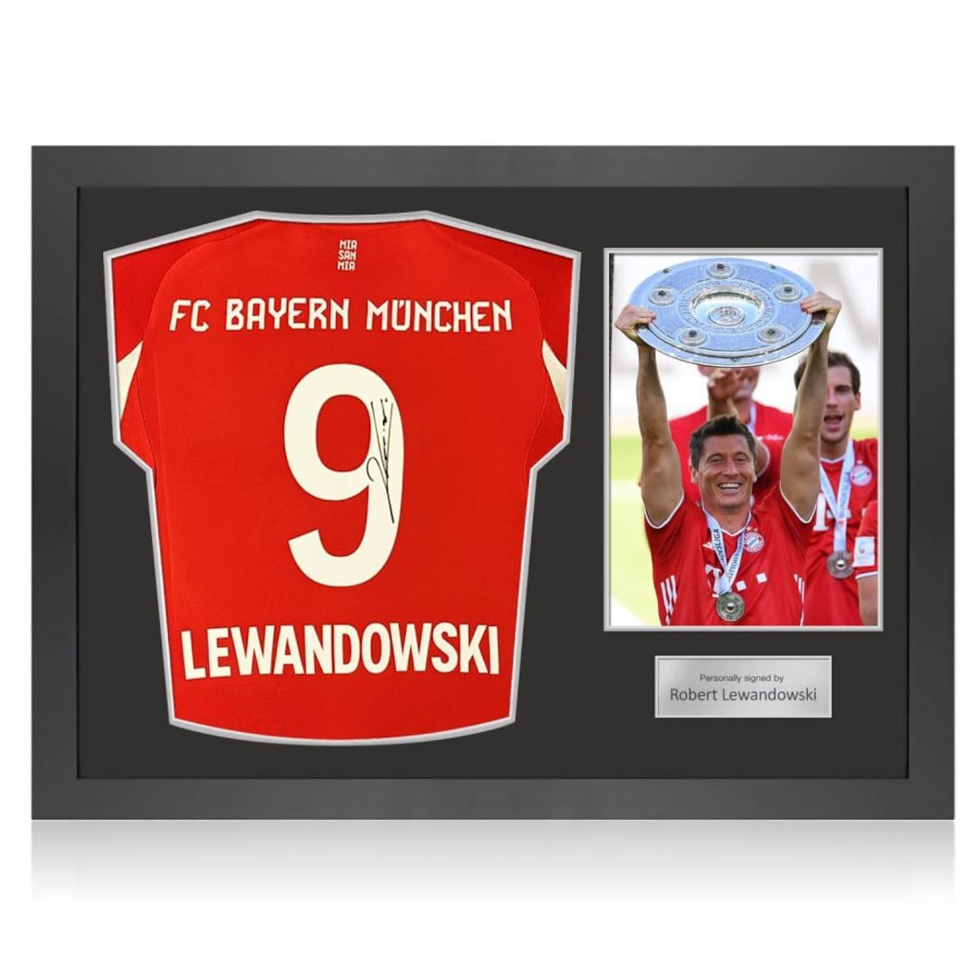 Robert Lewandowski Signed Bayern Munich 2025-26 Football Shirt. Icon ...