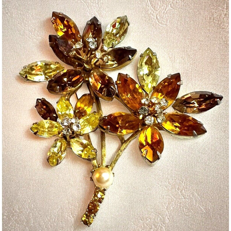 Vintage Vendome Brooch Flower Gold Tone Topaz Color Rhinestones Flower ...