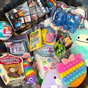 Kids Mystery Box St. Patrick's Day Gift Mystery Scoop, Toy Confetti ...