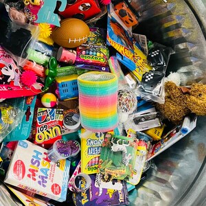 Kids Mystery Box St. Patrick's Day Gift Mystery Scoop, Toy Confetti ...