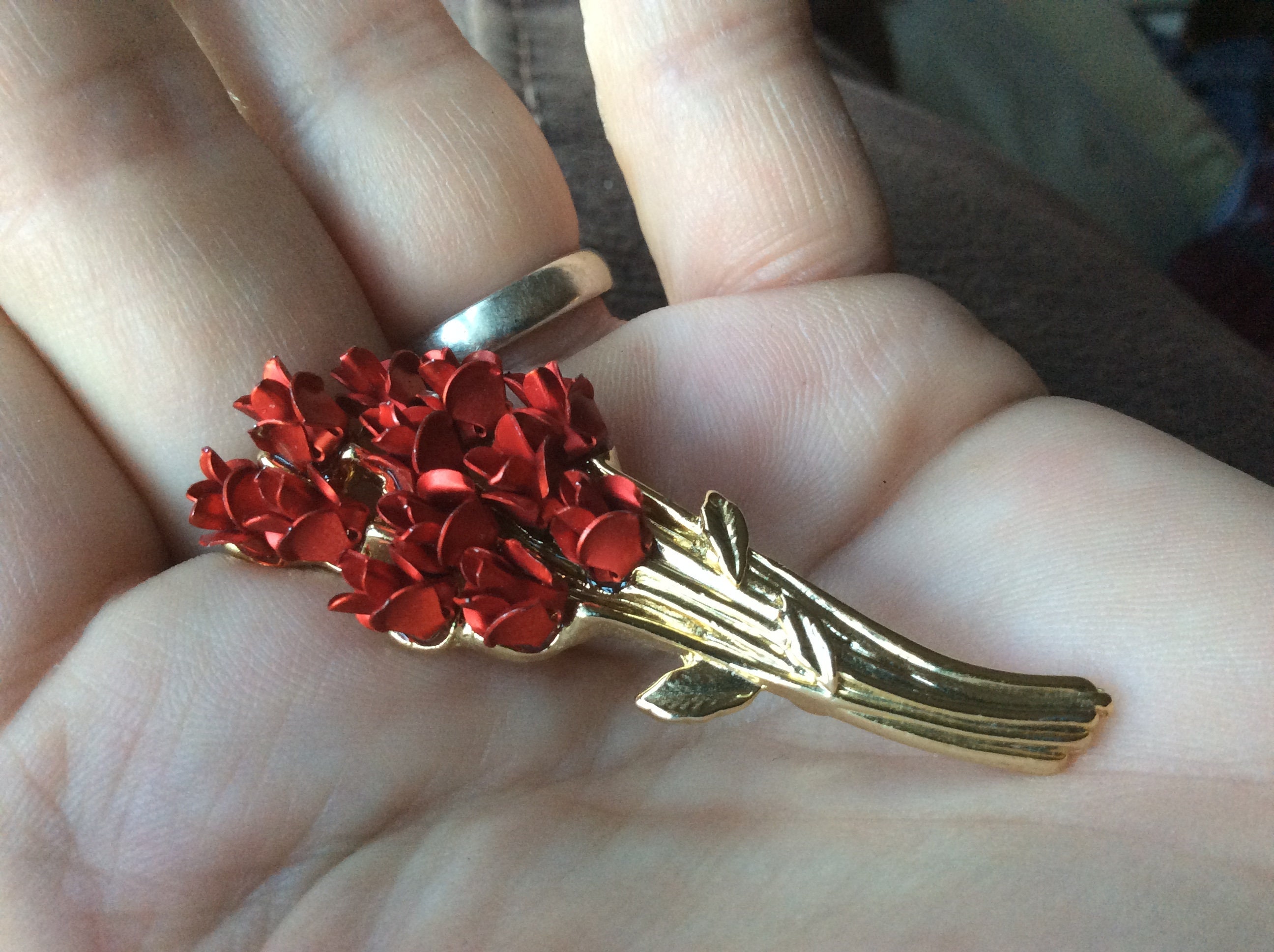 DM Copywrite Symbol 1997 Dozen Red Roses Pin - Etsy