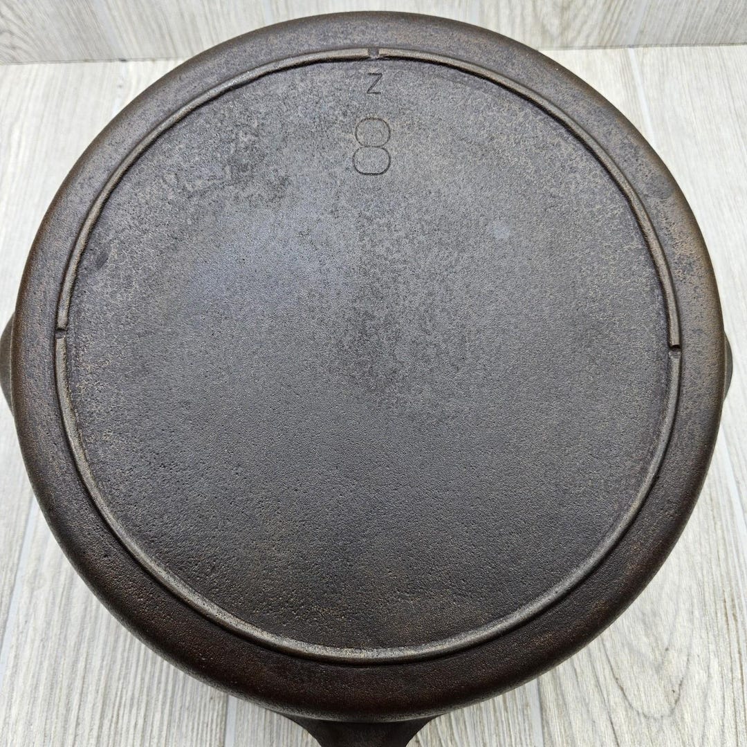 Lodge 3 Notch Cast Iron Skillet Pan #8 Z Heat Ring Double Pour Spouts ...