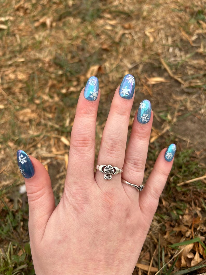 Blue Cat Eye Chrome Short Round Snowflake Winter Nails - Etsy
