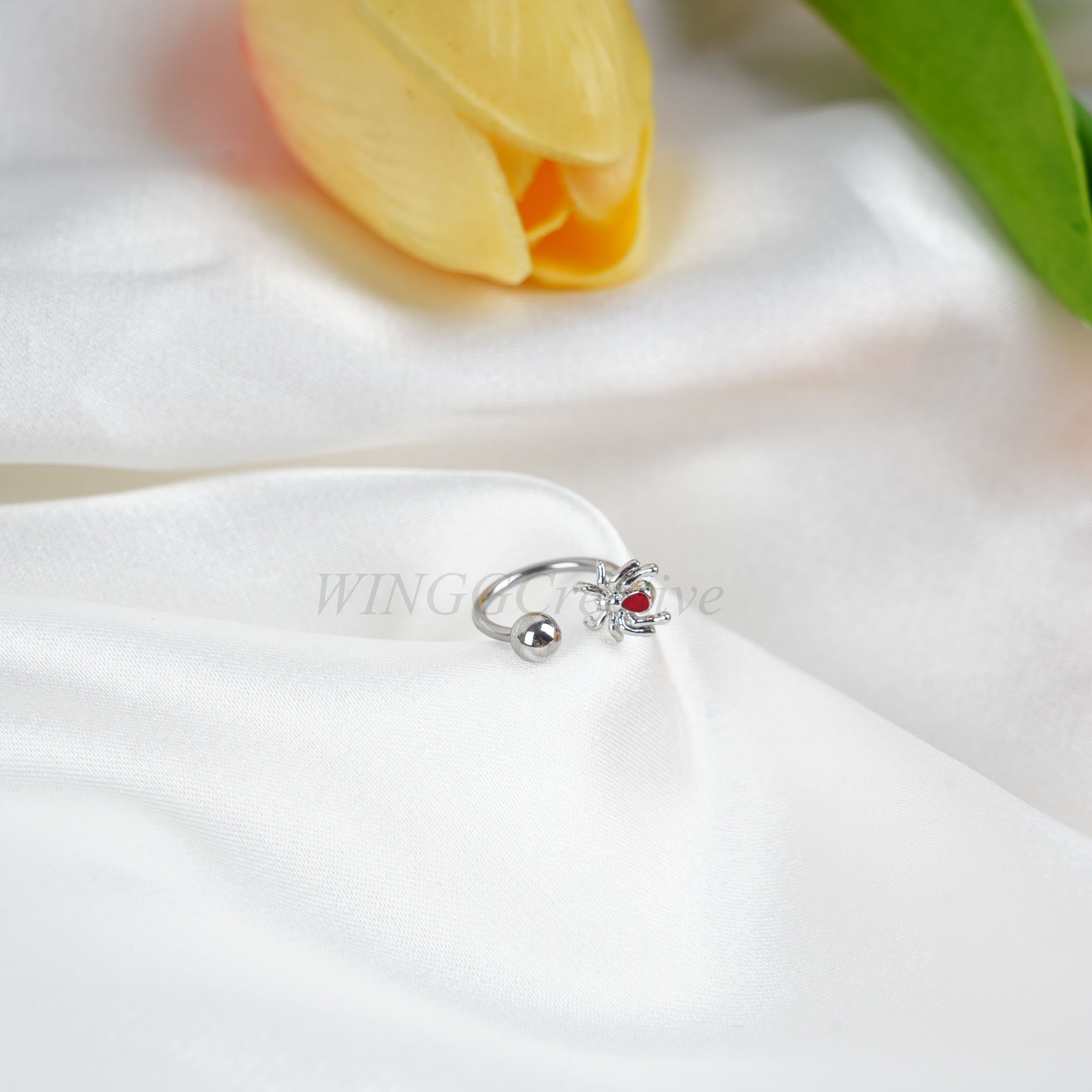 Personality Red Spider Lip Ring, Tragus Piercing, Fashion Eyebrow Ring ...
