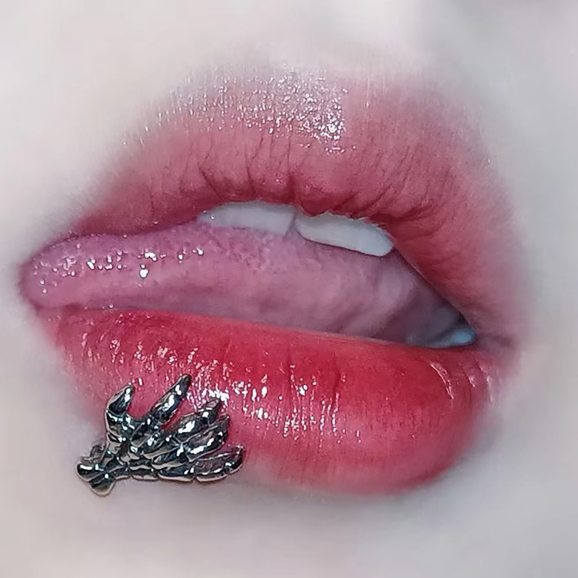 Creative Paw Lip Stud, Retro Hand Shape Lip Stud, Lip Piercing ...