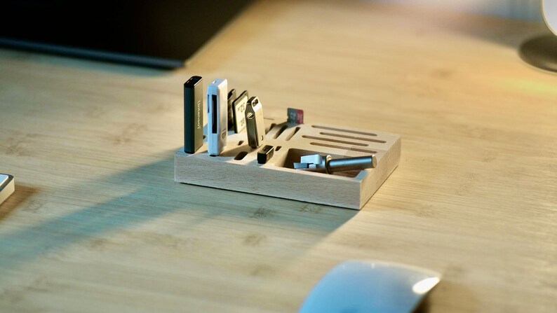 USB/C Stick, Micro/sd and Cfast Card Holder, Memory Cards and USB Stick ...