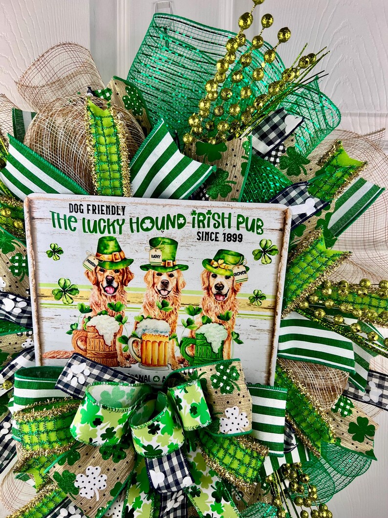 St. Patrick's Day Dog Wreath – Lucky Hound Irish Pub Decor, Shamrock ...