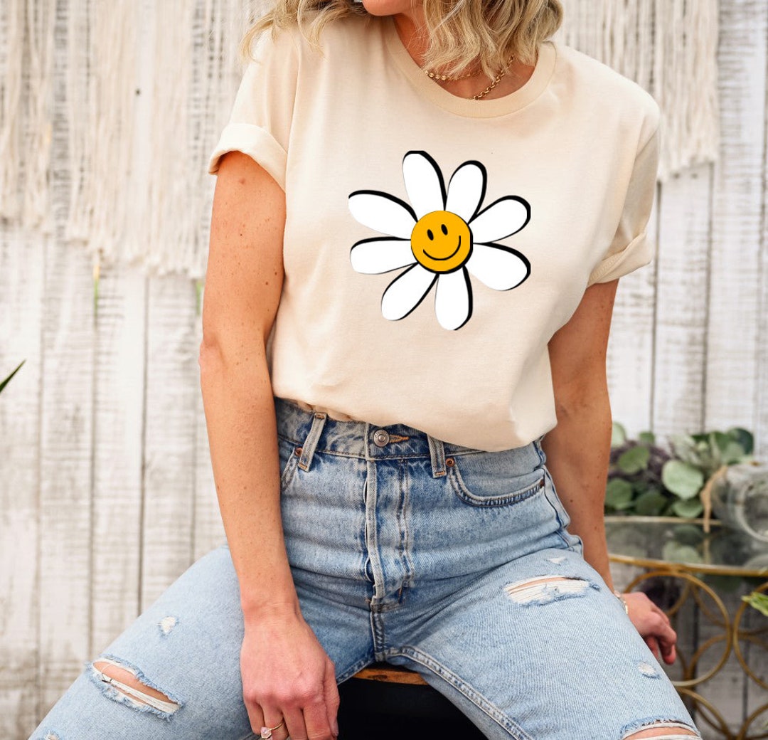 DAISY SMILEY FACE Grpahic Short Sleeve Tees - Etsy