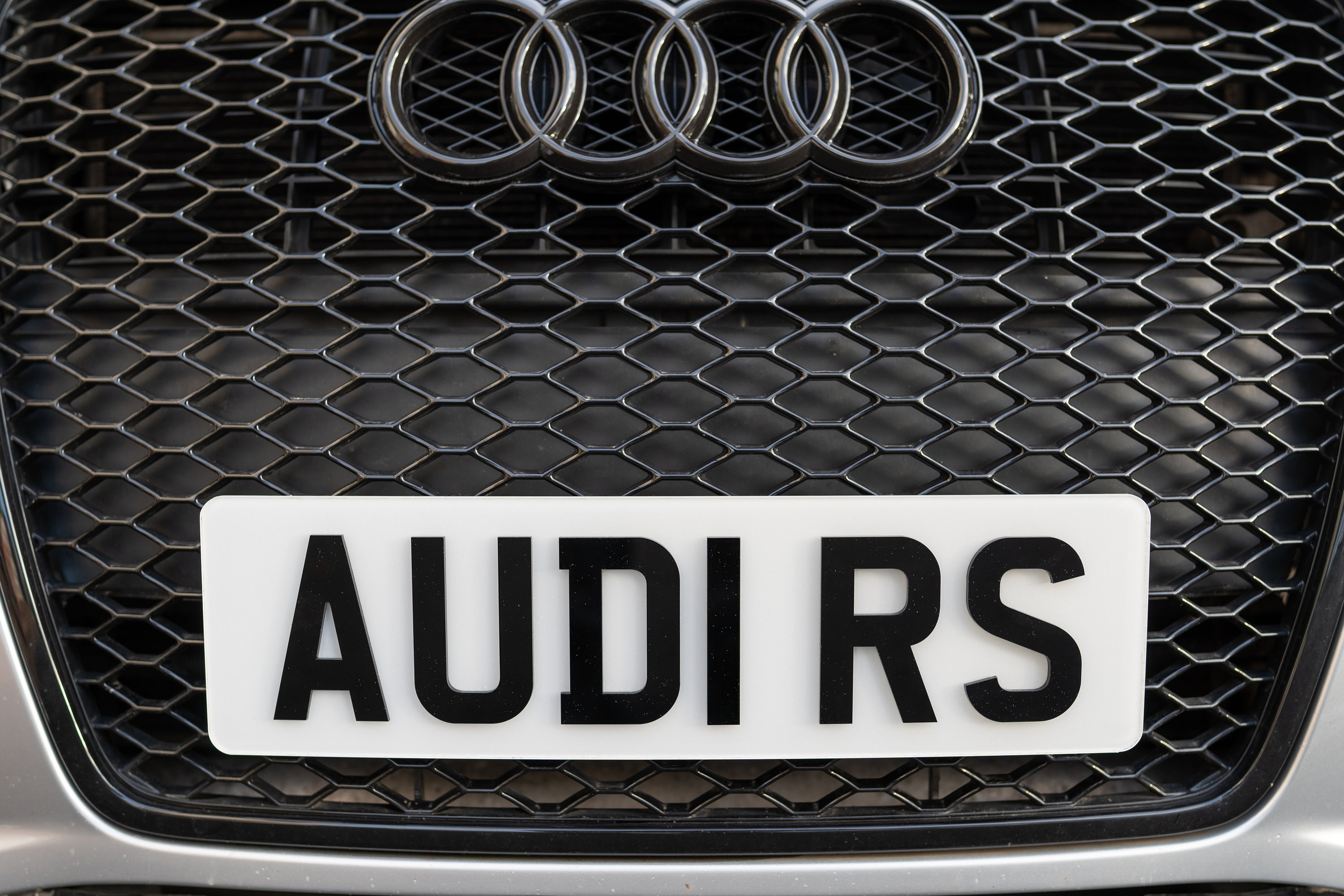 Audi Honeycomb Grille Number Plate Holder - Push & Lock - RS RS3 RS4 ...