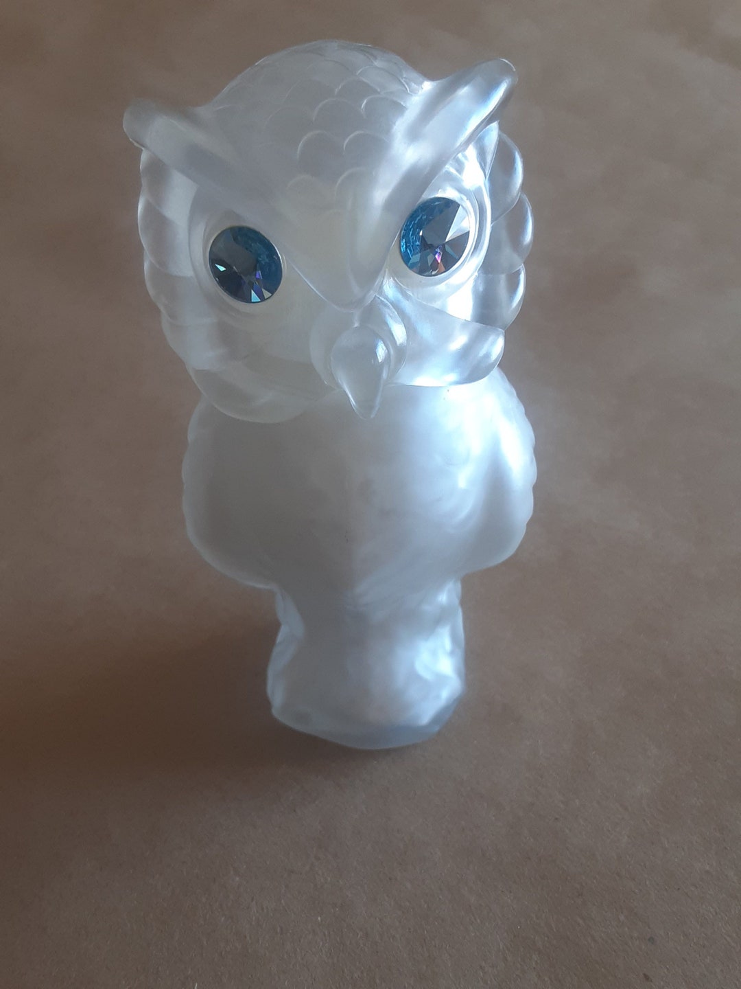 Avon Frosted Glass Snow Owl Blue Eyes Moonwind Powder Sachet 1.25 Ozs ...