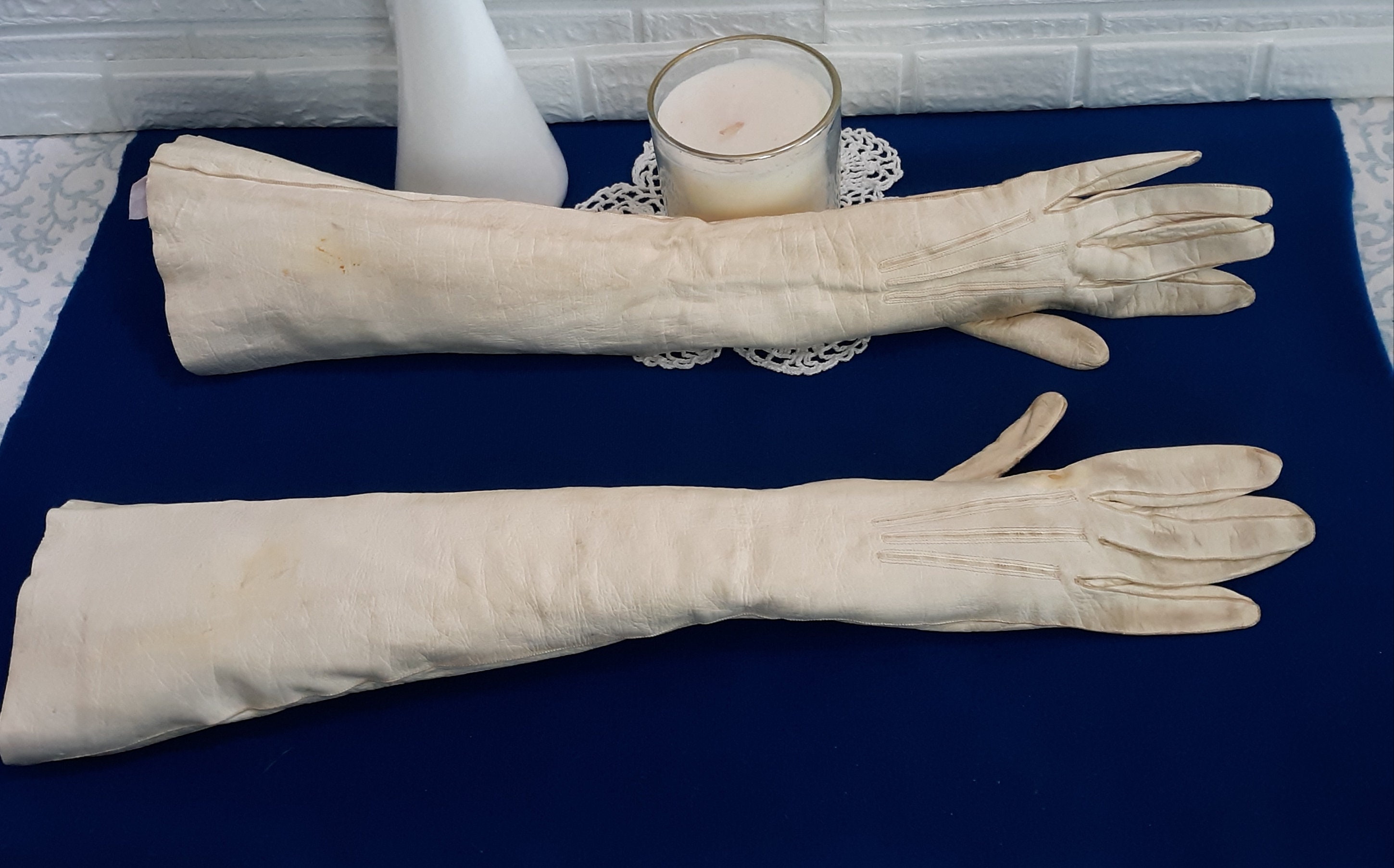 Antique Edwardian 18 Opera Gloves in Ivory With 3 Snaps at the Wrist ...