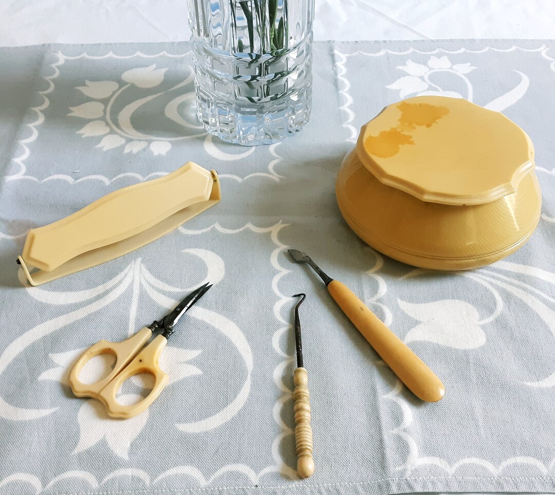 Vintage Art Deco Ivory Pyralin Celluloid 6 Piece Vanity Set. One Powder ...