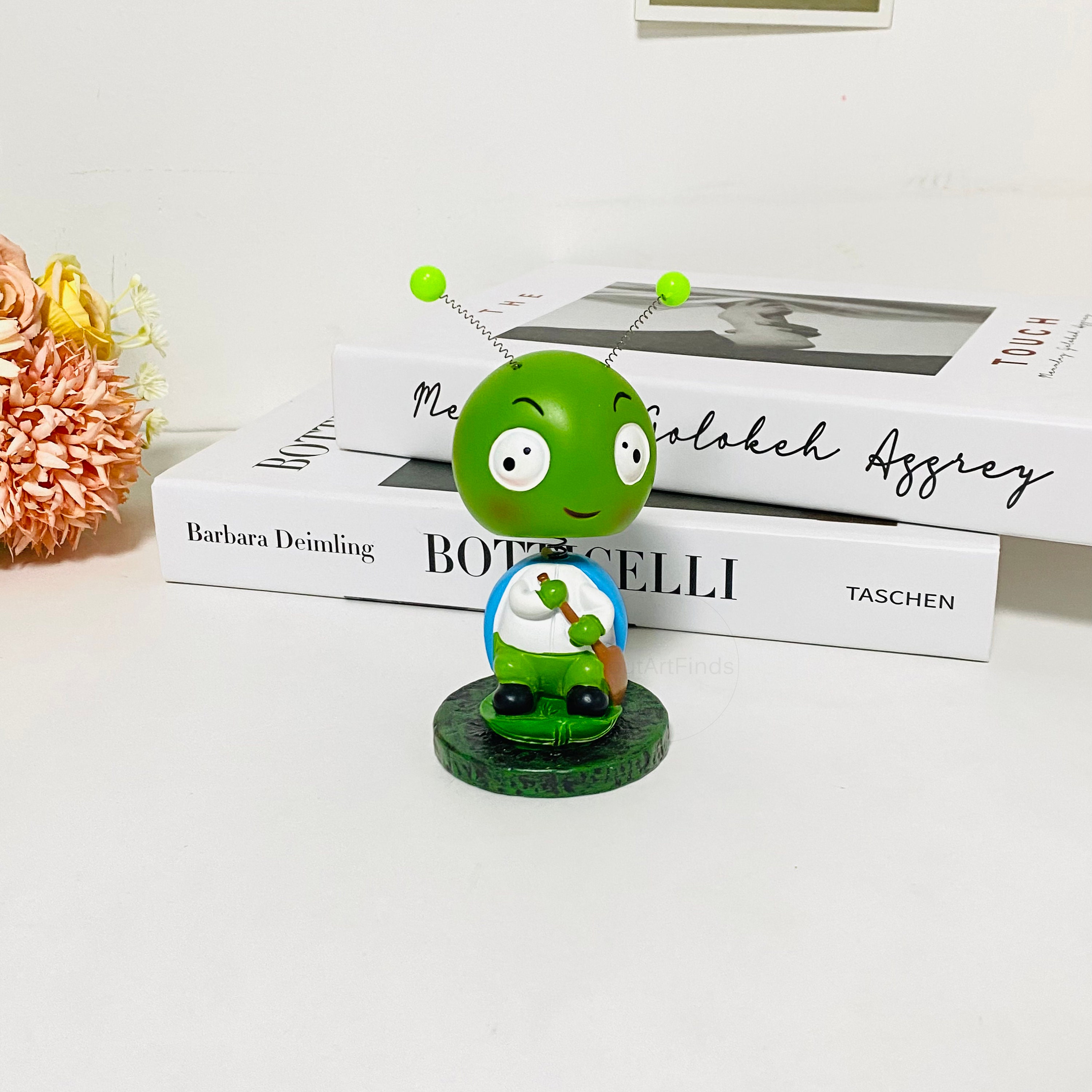 Cute Alien Car Console Ornaments, Alien Bug Shaking Head Car Ornament ...