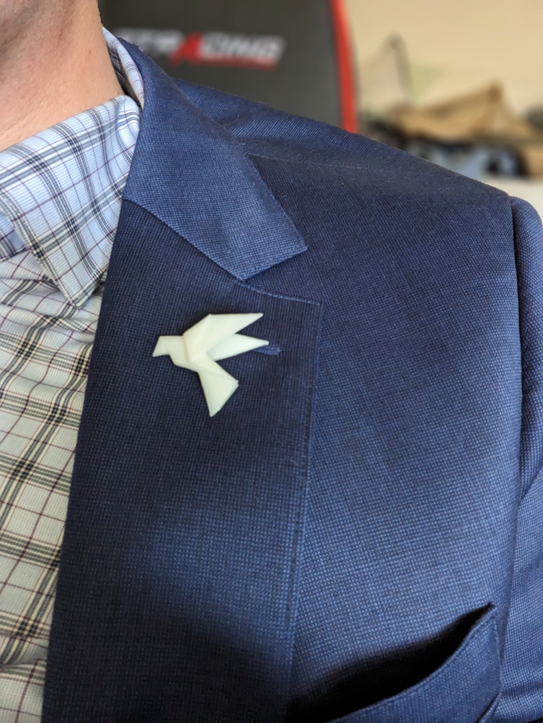 HITMAN Providence dove lapel pin - Etsy Österreich