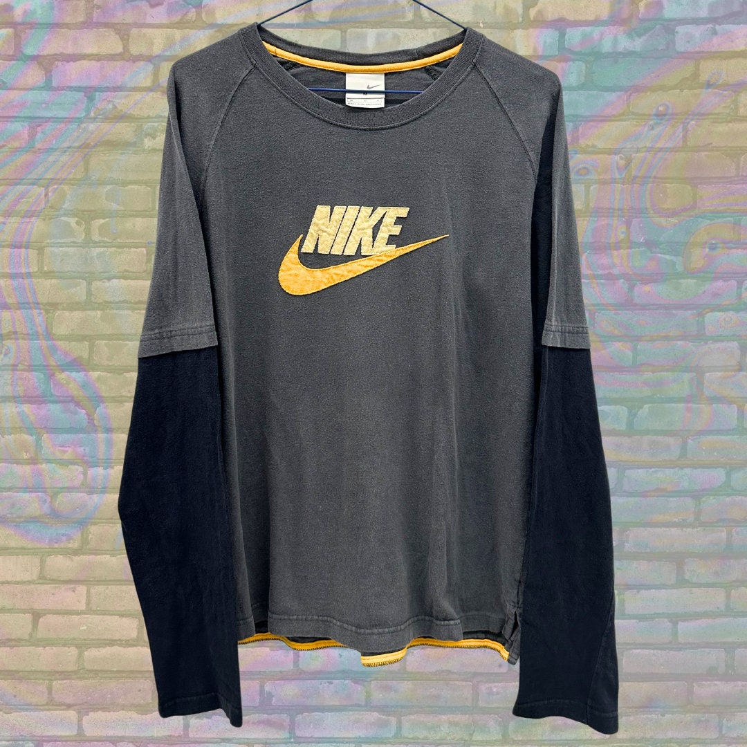 Nike Fabric Embroidered Old School Logo Skater Long Sleeve Medium ...