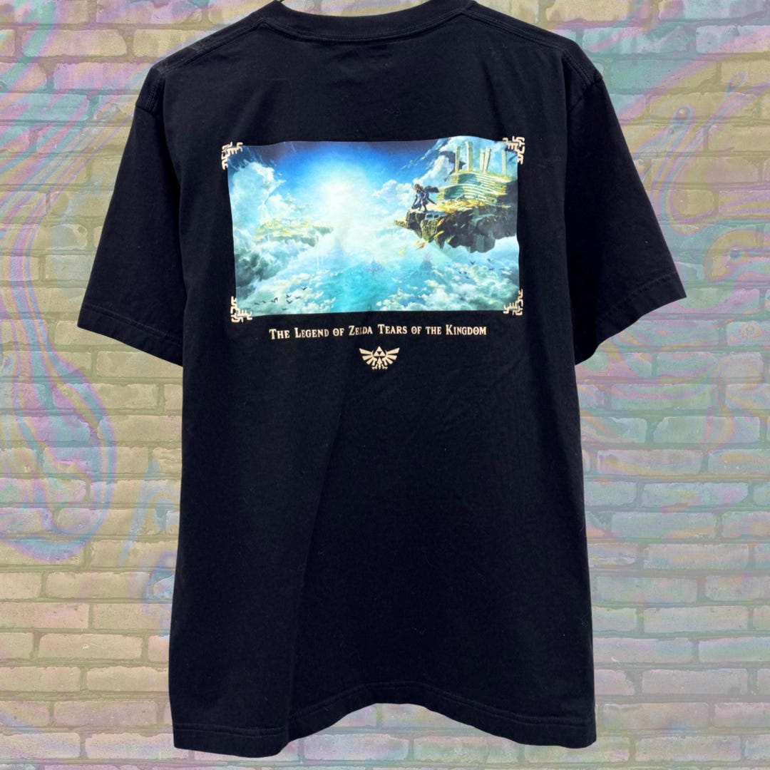 Uniqlo X the Legend of Zelda: Tears of the Kingdom Tshirt, Gamer Merch ...