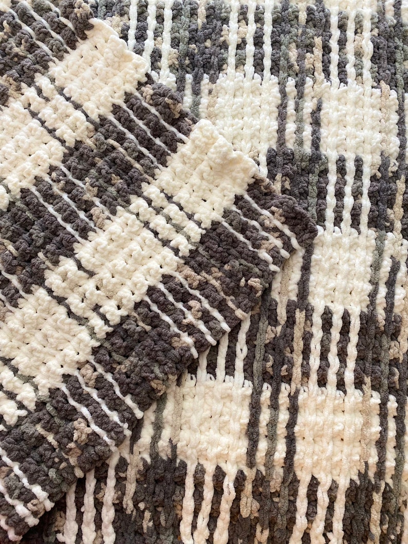 White & Gray Plaid, Chunky Throw Blanket, Handmade Bernat Blanket Yarn ...