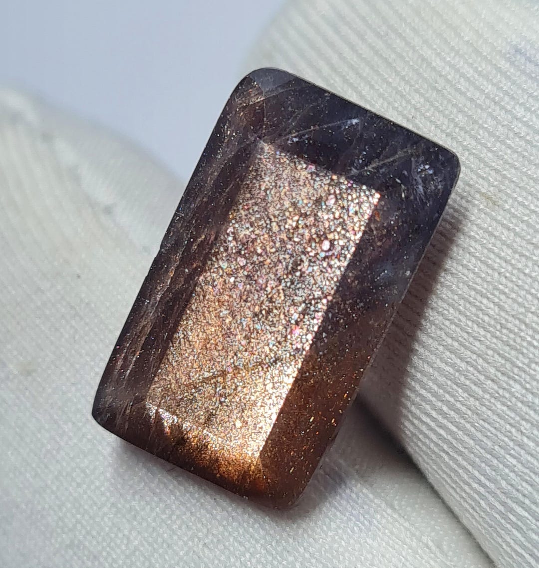 Multi Flake Iolite Sunstone Cut, 6.6 Cts (15x9x7mm) 100% Natural Golden ...