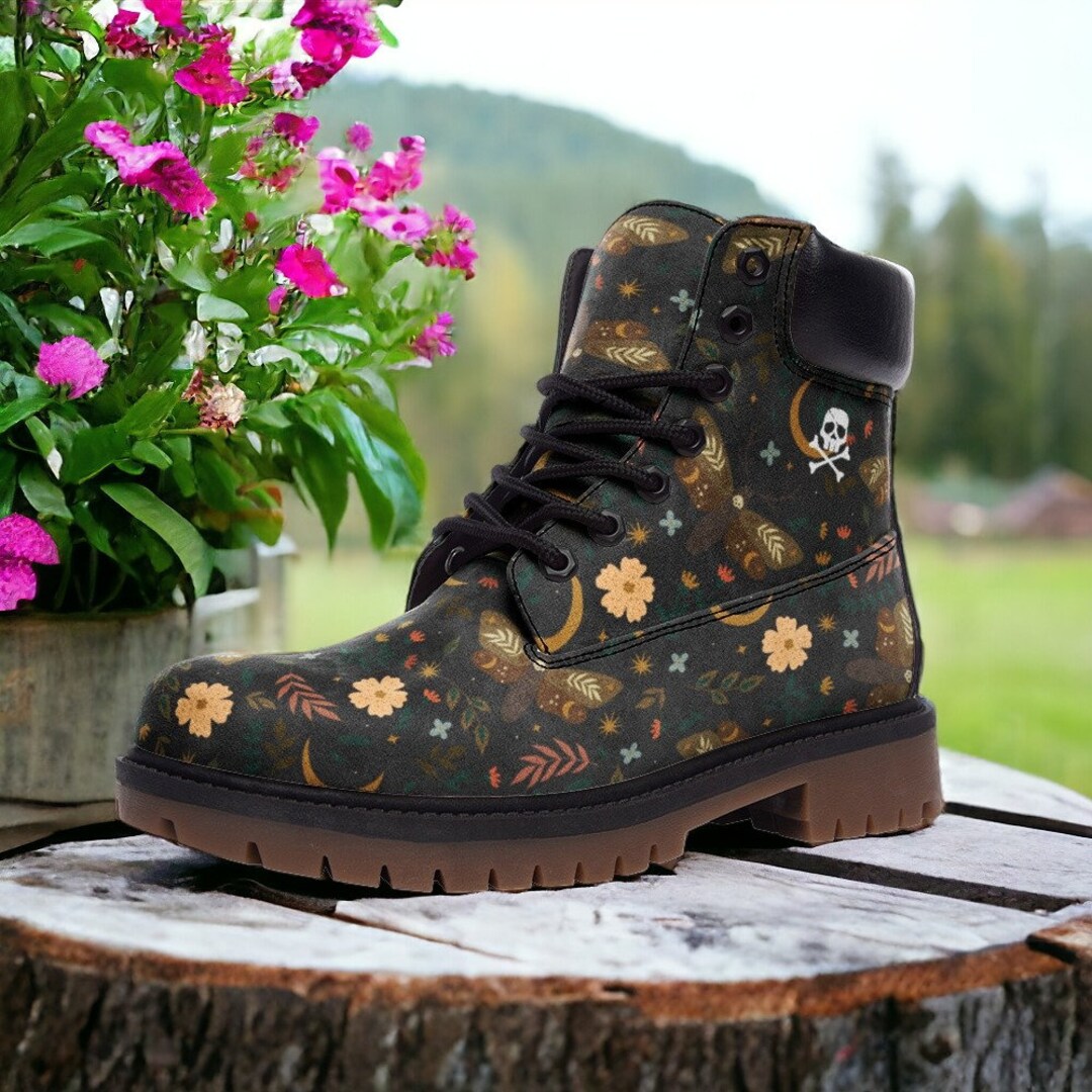 Moths & Flowers / Goth, Goblincore, Woodland, Witchcore, Faecore, Boho ...