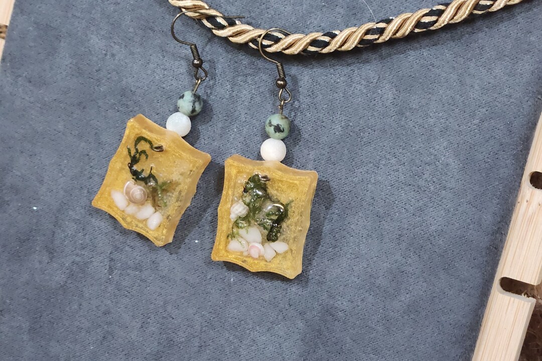 Evermore Gold Rush Ivy Moss Beaded Golden Frame Pearl Rock Forest ...