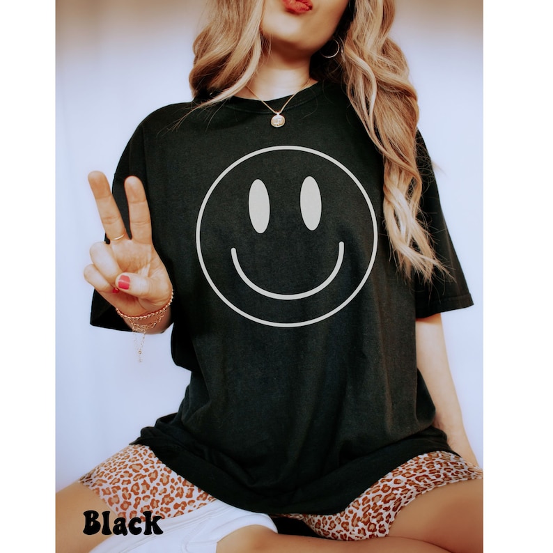Smiley Face Tee, Oversized Tee, Happy Face Tee, Cute Graphic Tee ...
