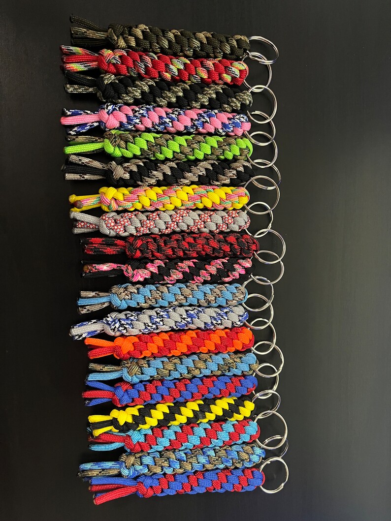 Paracord Keychain for Outdoorsy People and a Great Holiday - Etsy