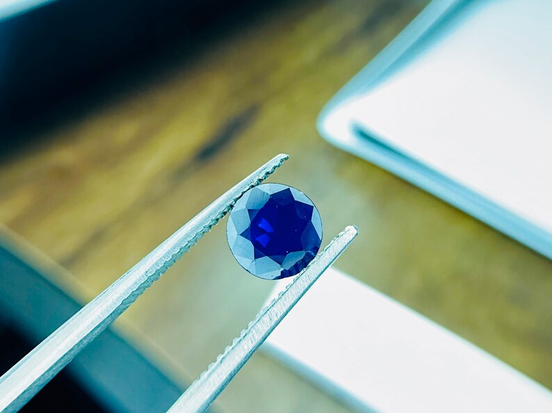 Genuine Natural Sapphie 5.5mm / Blue Sapphire 0.95 Carats / Heated ...