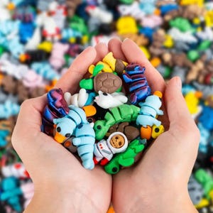 WIGGLES Mini Animals Minis Mystery Bags Articulating Tiny Animals 3D ...