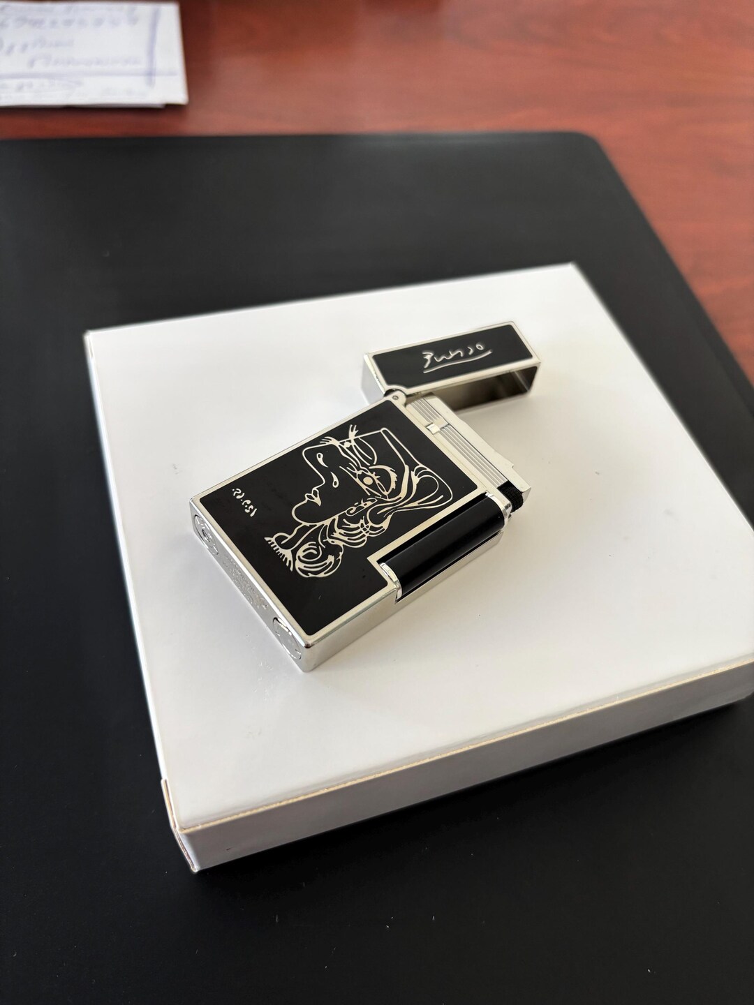 Elegant Vintage Picasso-themed Gas Lighter – Sleek Silver & Black ...