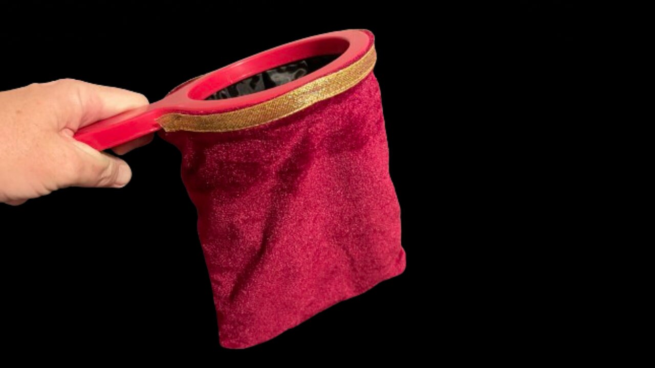 Magic Change Bag With Zipper - Magic Trick - Video Instructions ...