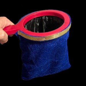 Magic Change Bag With Zipper - Magic Trick - Video Instructions ...